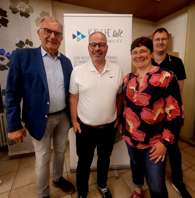 Kirche lebt.Schloß Neuhaus e.V.: Die Zukunft der Kirche ins Gespräch ...